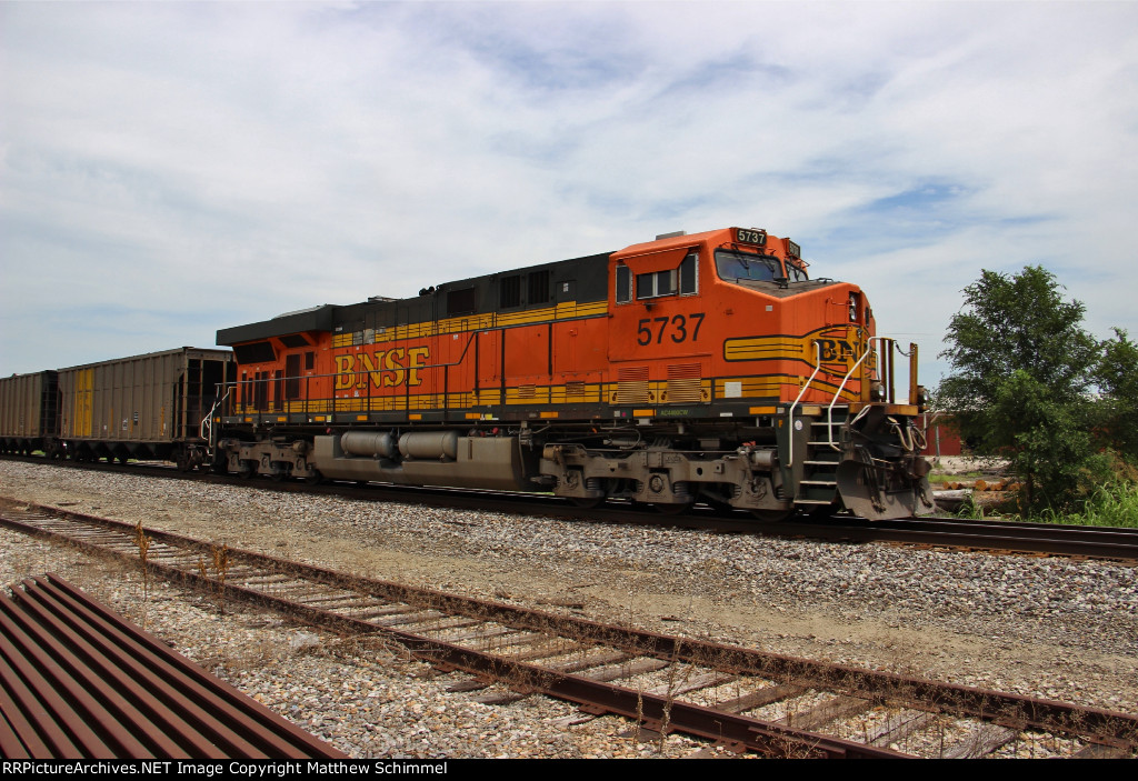 BNSF 5737 - DPU